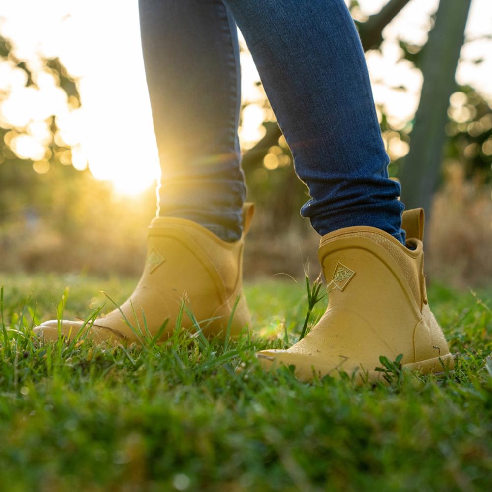 Muck Footwear Women ORIGINALS ANKLE YELLOW/DITSYDOTPRINT – Muck Boot ...